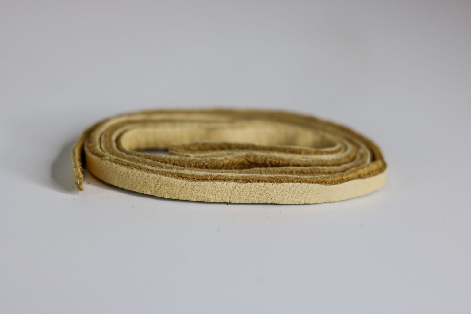 1/4" Willow deer lace - Centralia Fur & Hide